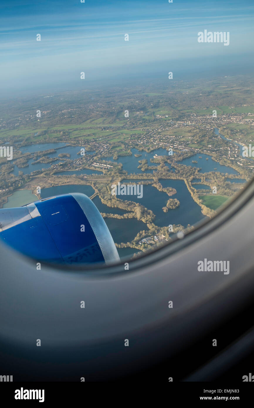 Airplane taking off fly hi-res stock photography and images - Alamy