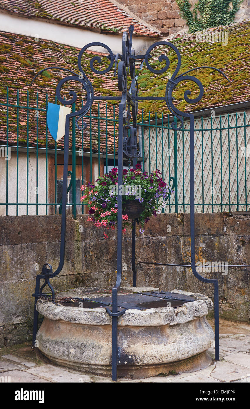 Medieval stone well champagne hi-res stock photography and images - Alamy