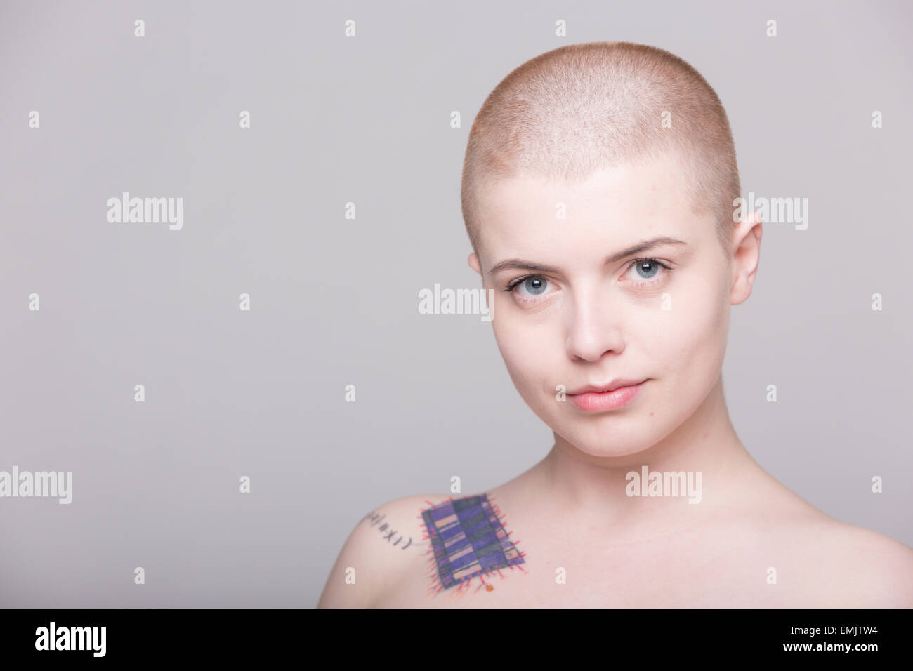 Woman bald head hi-res stock photography and images - Alamy