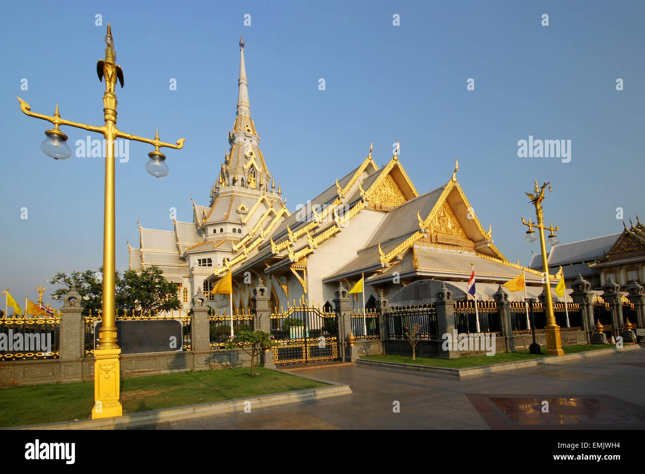 Wat Sothon Wararam Woraviharn, Cha-Cheng-Sao, Thailand Stock Photo - Alamy