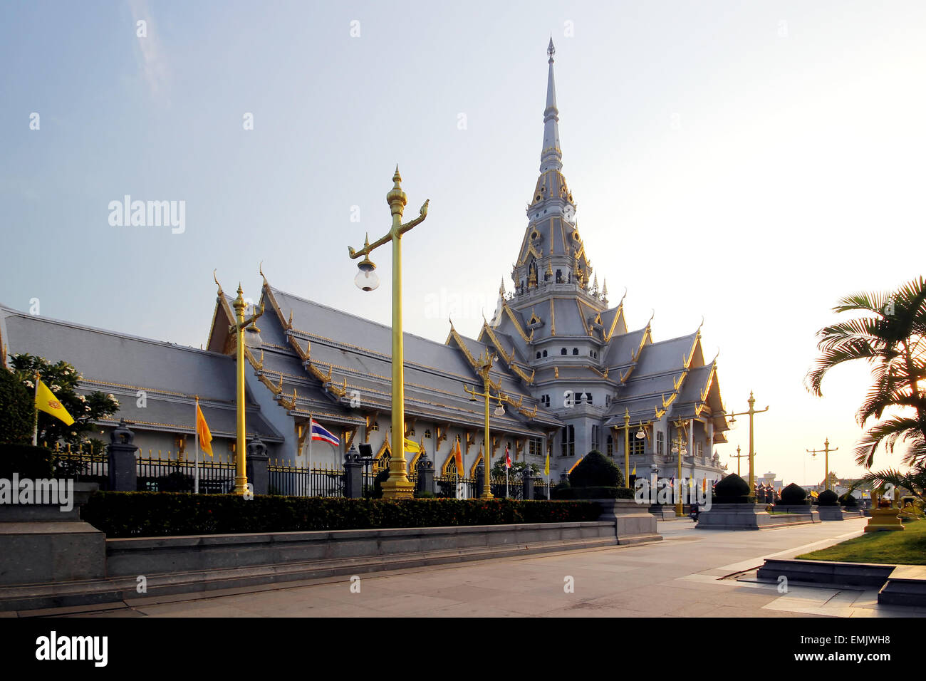 Wat Sothon Wararam Woraviharn, Cha-Cheng-Sao, Thailand Stock Photo - Alamy