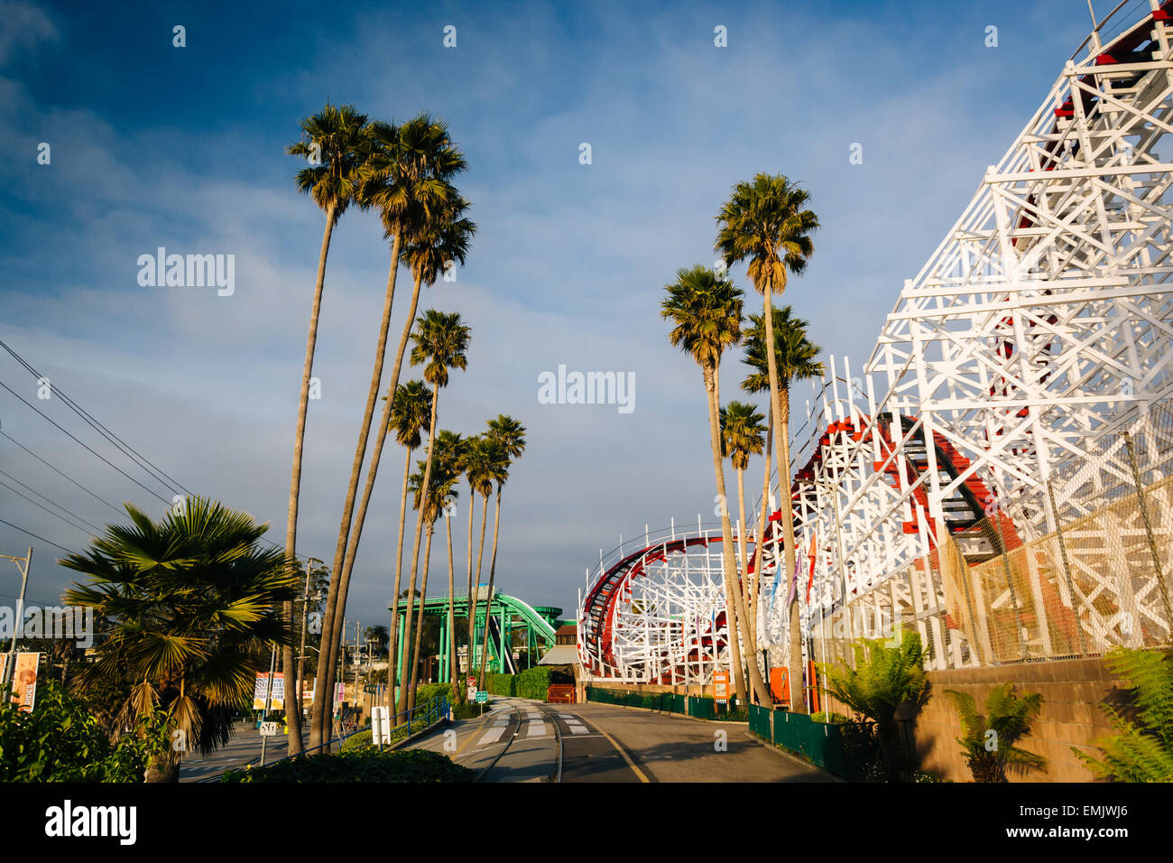 Palm trees and rides along a walkway in Santa Cruz, California Stock ...