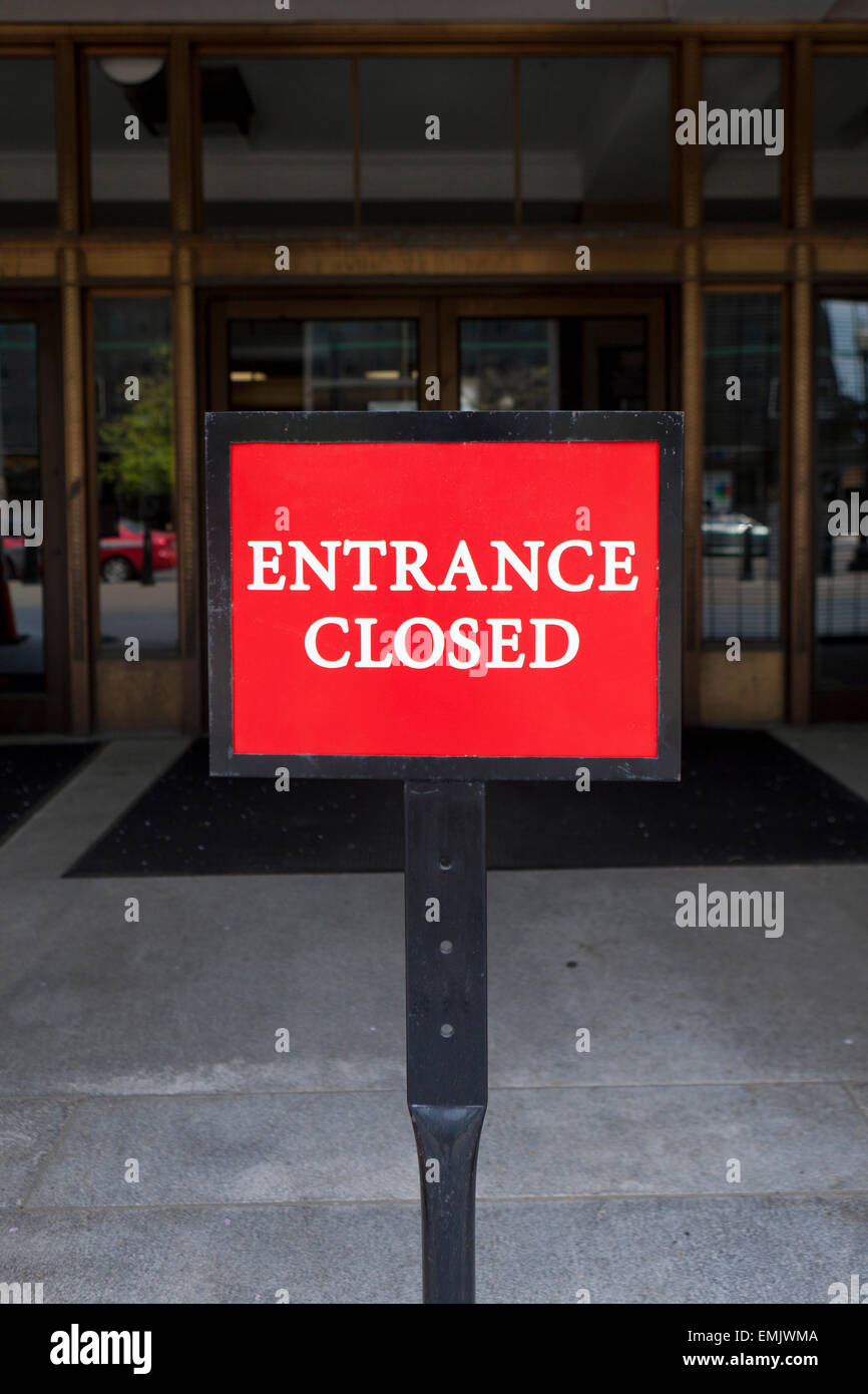 Building closed sign hi-res stock photography and images - Alamy