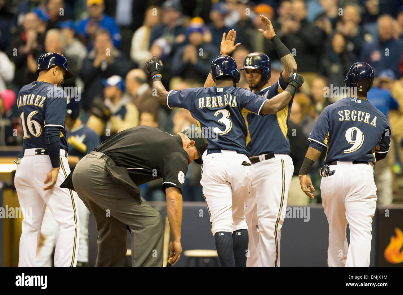 Milwaukee, WI, USA. 21st Apr, 2015. the Major League Baseball game ...