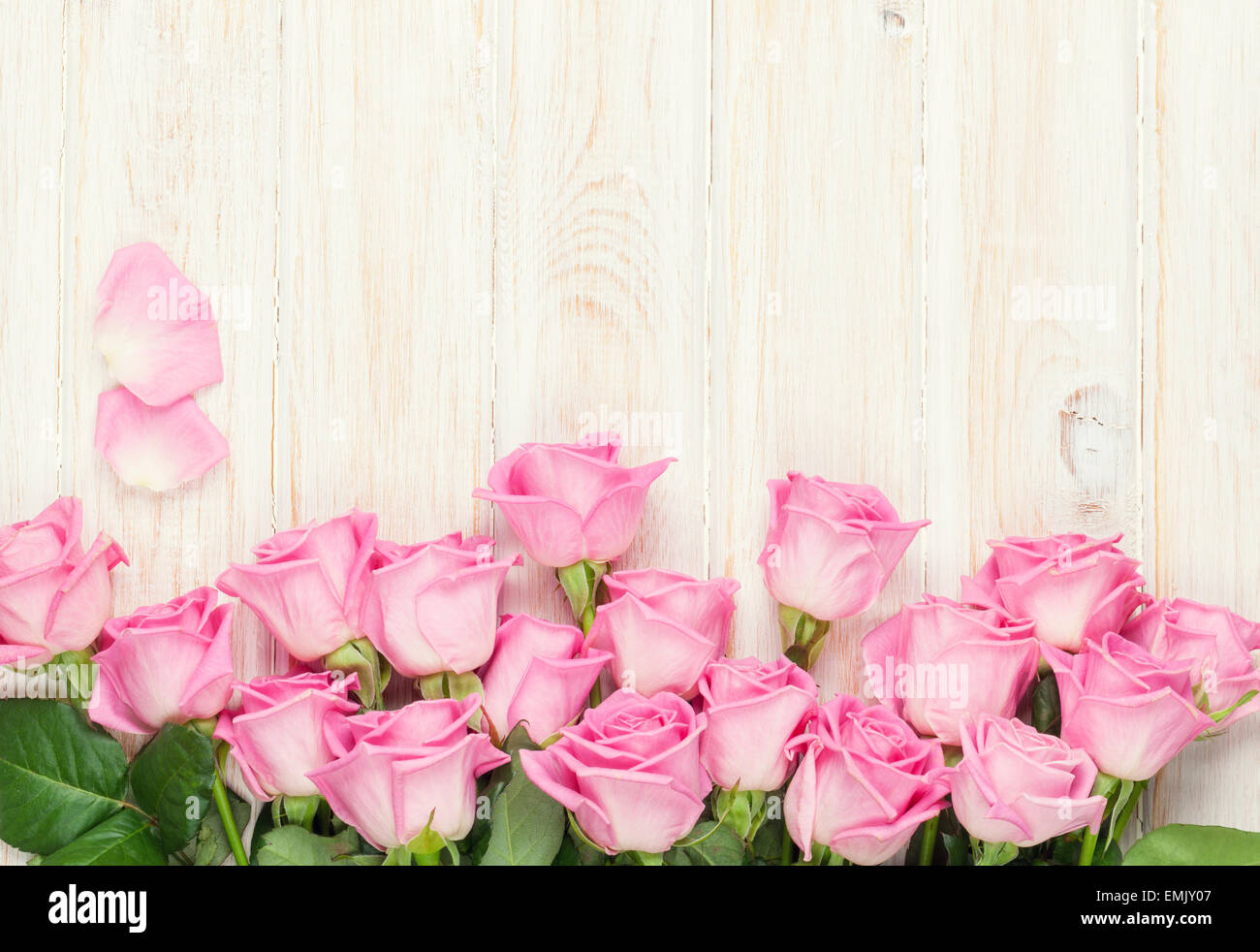 Pink roses bouquet over wooden table. Top view with copy space Stock ...