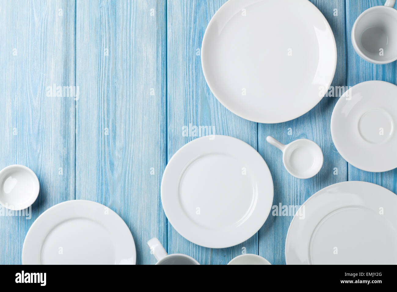 Empty plates hi-res stock photography and images - Alamy
