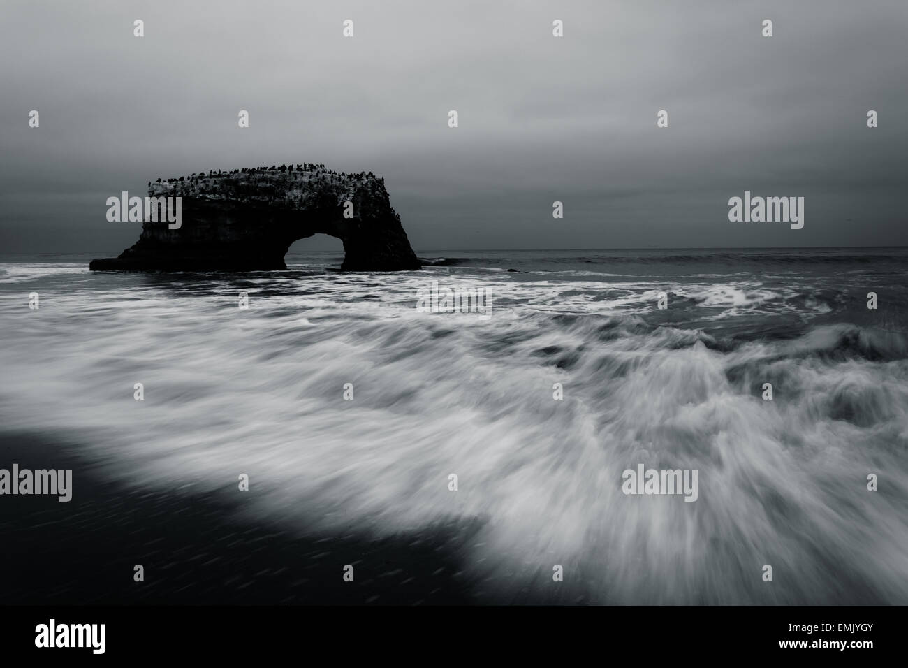Natural bridge and waves in the Pacific Ocean at Natural Bridges State ...