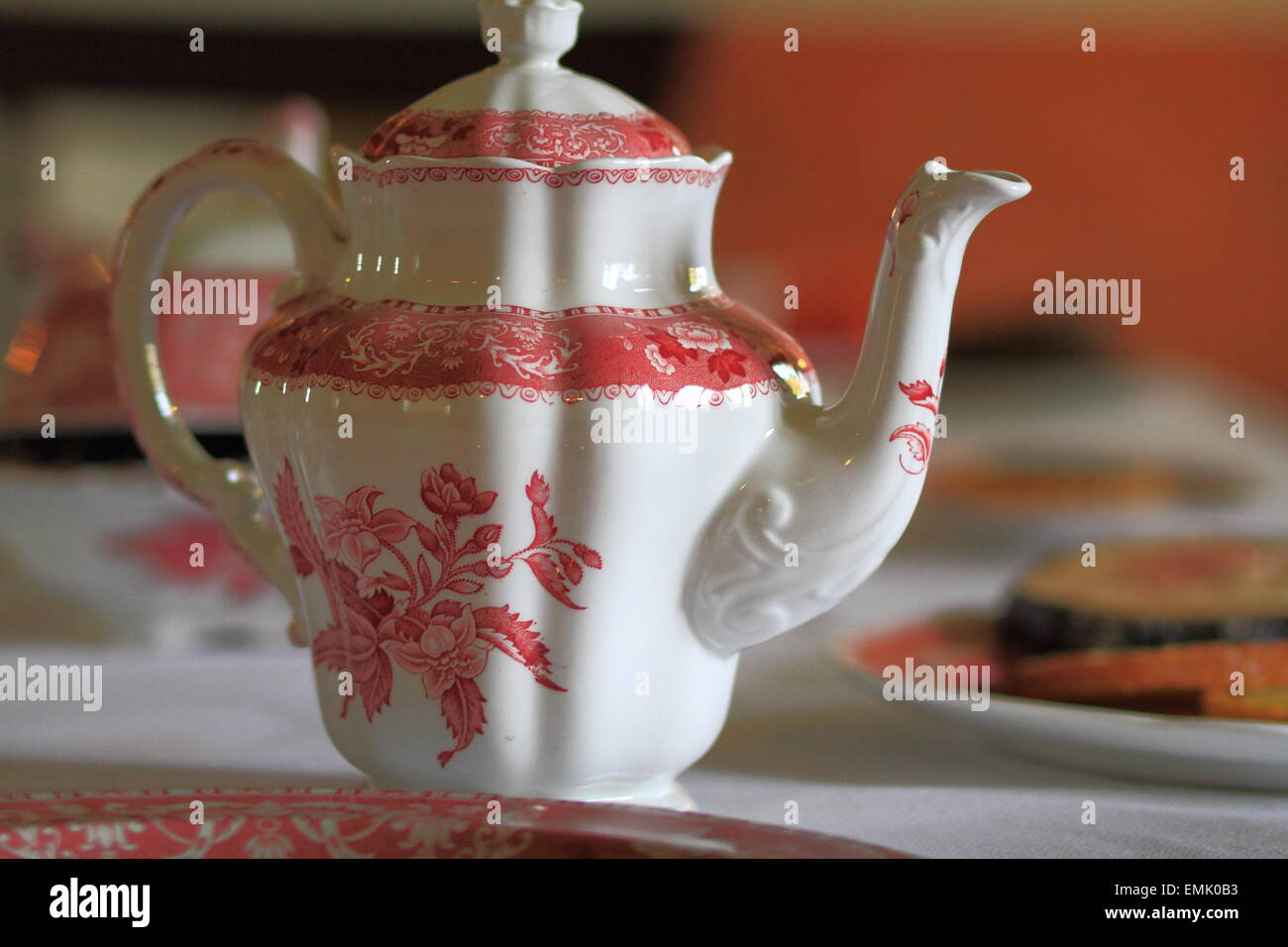 Fine bone china tea pot hi-res stock photography and images - Alamy