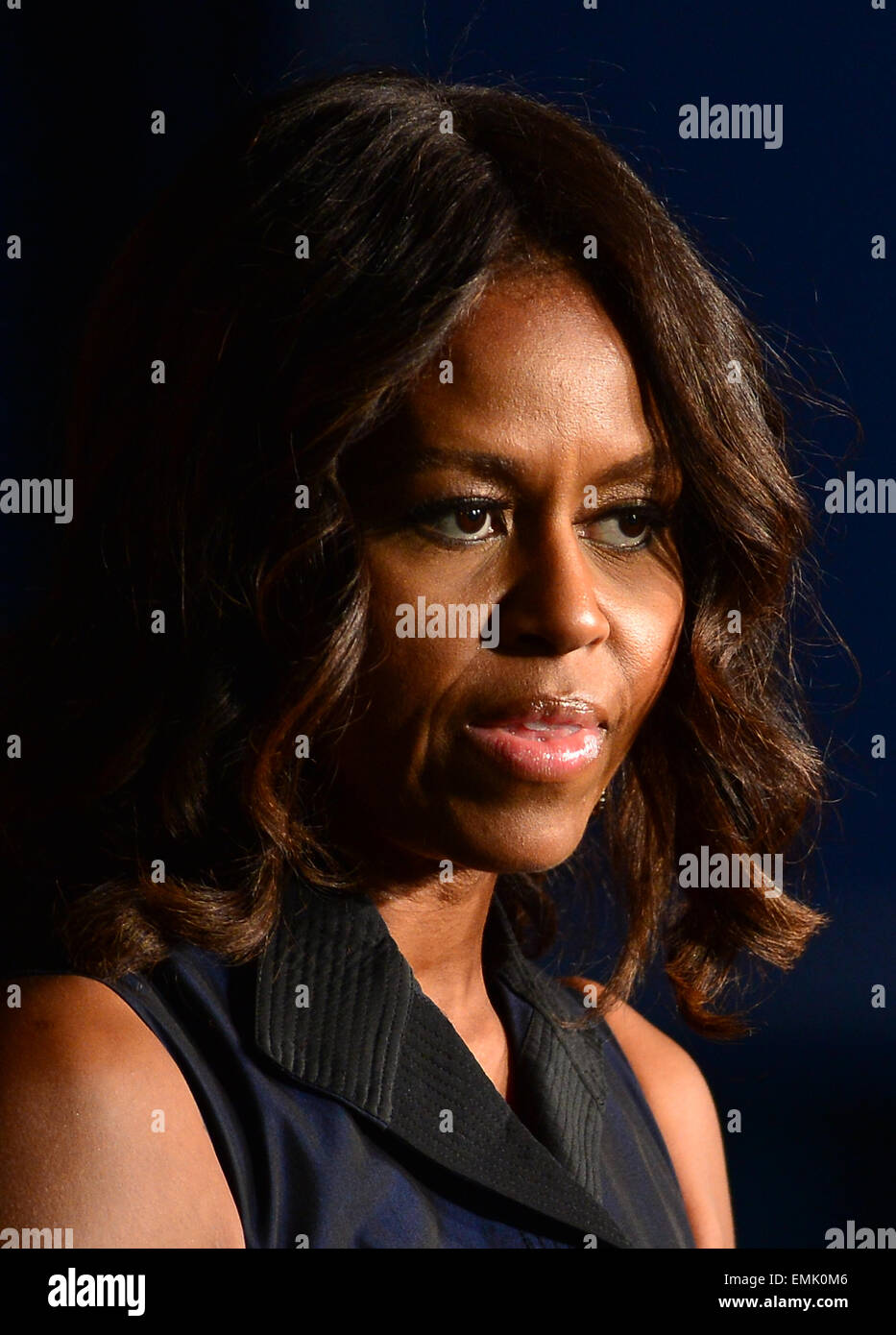 First Lady Michelle Obama Campaigns For Charlie Crist. Michelle Obama ...