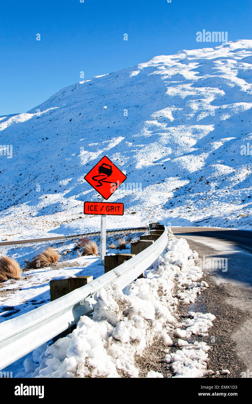 Nz warning sign hi-res stock photography and images - Alamy