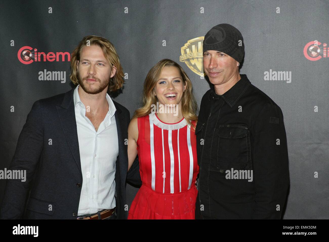 Luke bracey teresa palmer hi-res stock photography and images - Alamy