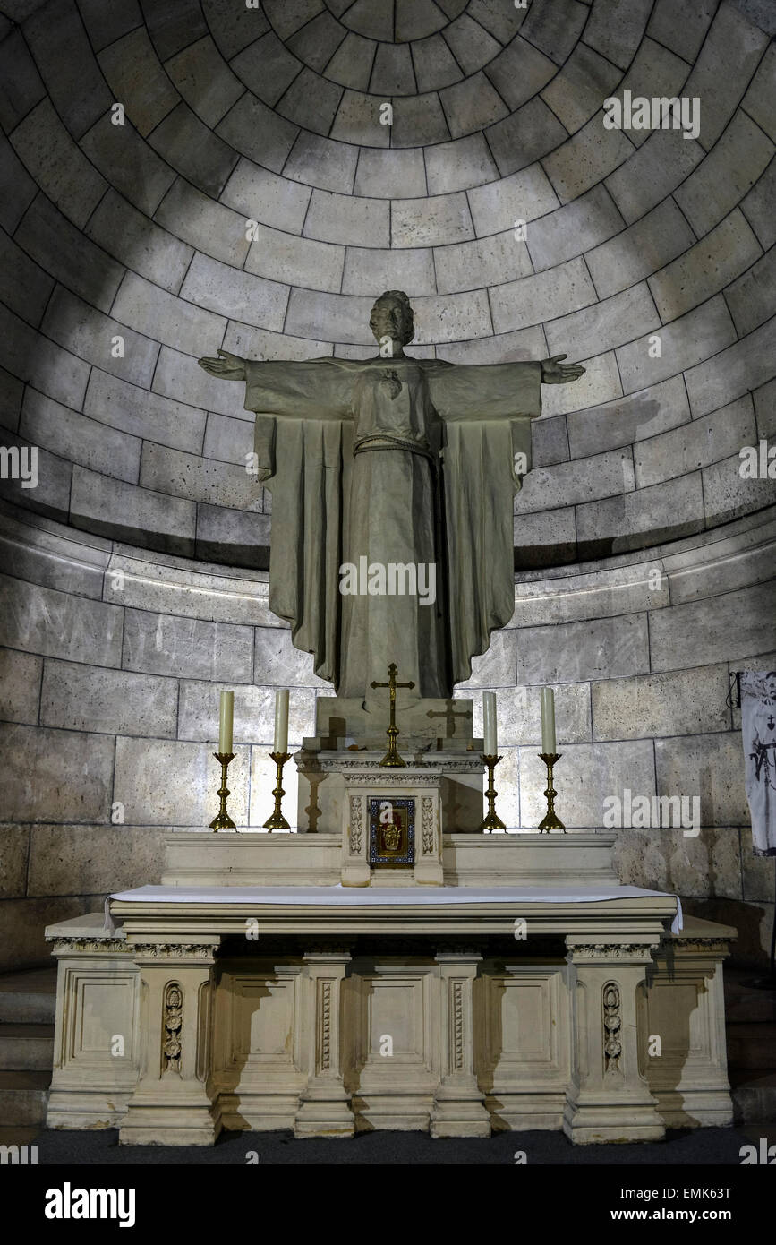 Christ statue in the crypt of the Basilica Sacre Coeur de Montmartre ...