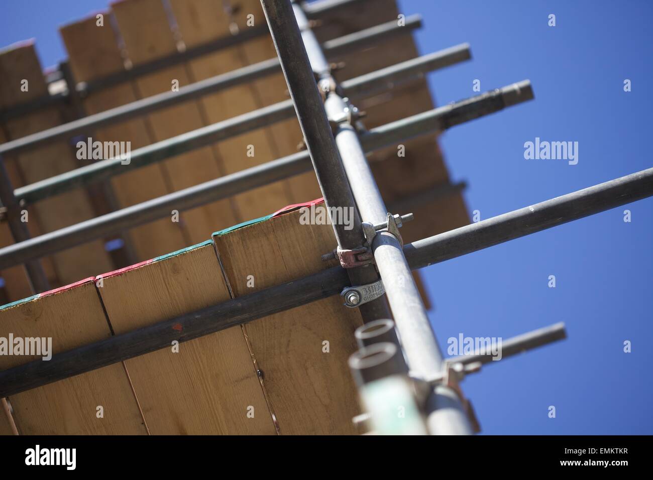 close up shot of scaffolding around a building Stock Photo - Alamy