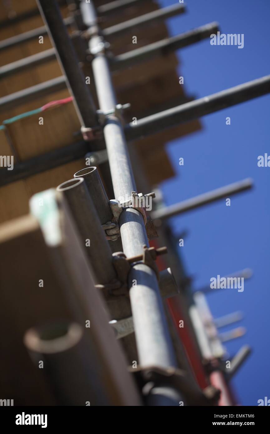close up shot of scaffolding around a building Stock Photo - Alamy