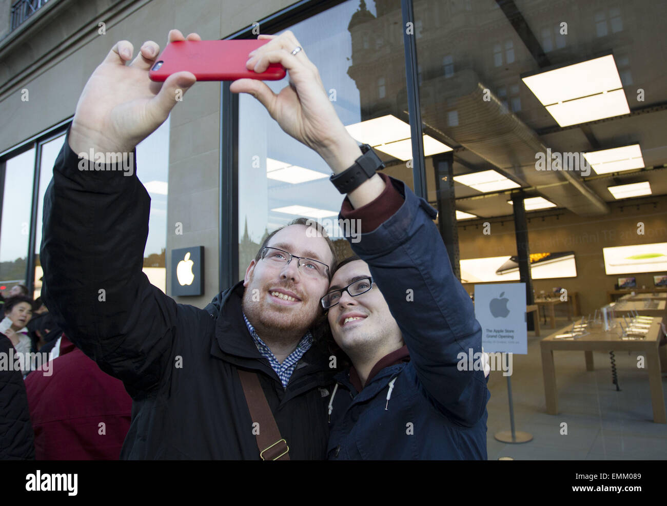 Brand new Apple retail store opens in Edinburgh. Members of the public ...