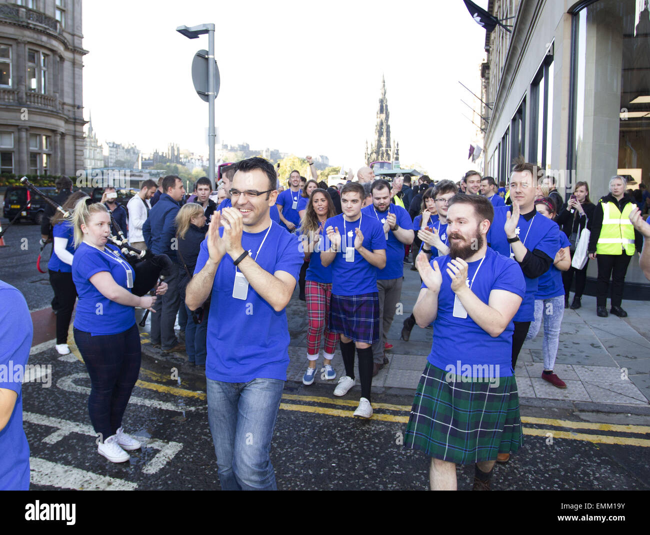 Brand new Apple retail store opens in Edinburgh. Members of the public ...