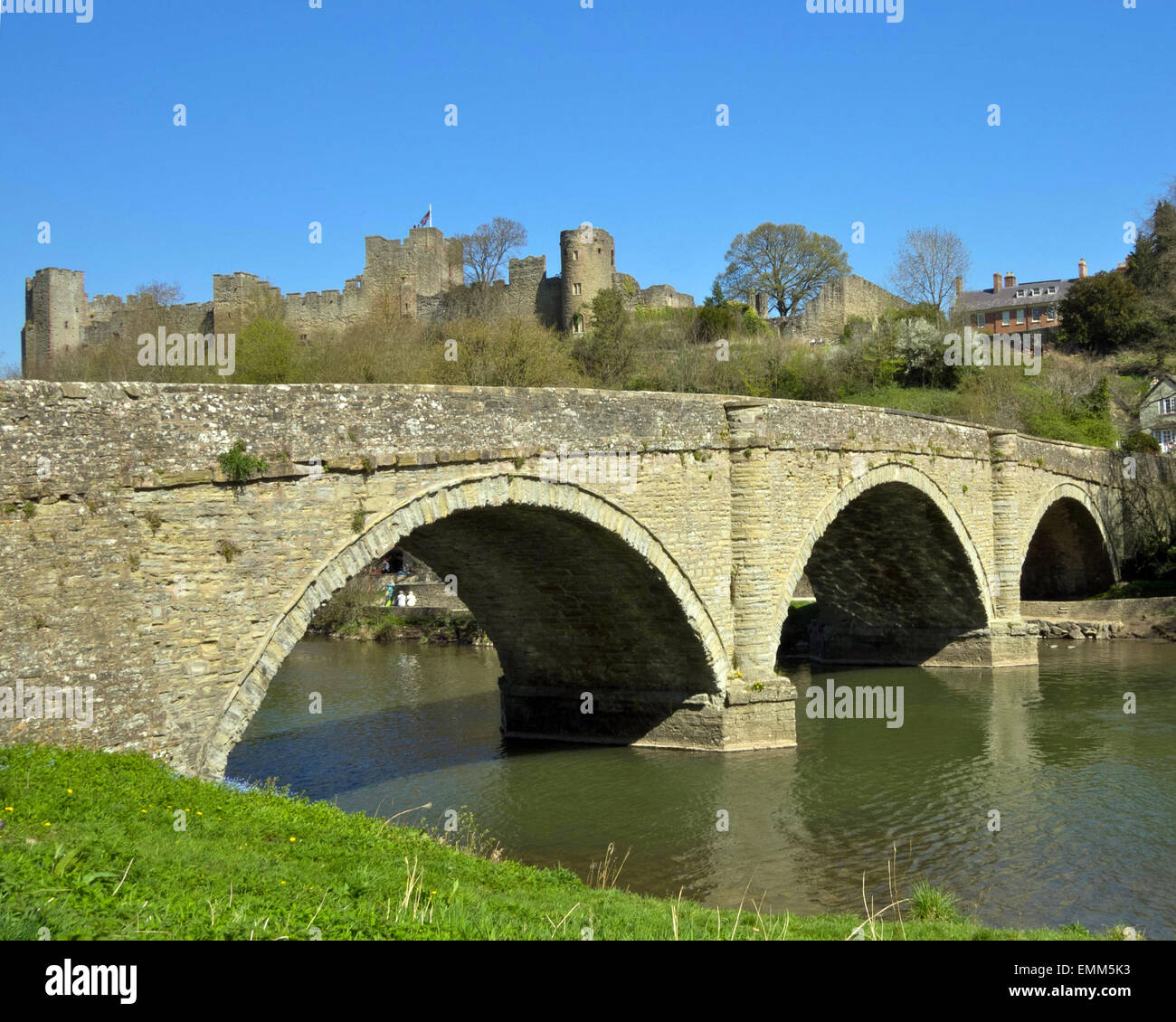 Ludlow castle and bridge over the river Teme Stock Photo - Alamy