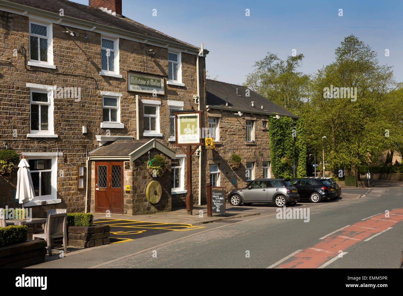 UK, England, Lancashire, Ribble Valley, Mellor, the Millstone at Mellor ...