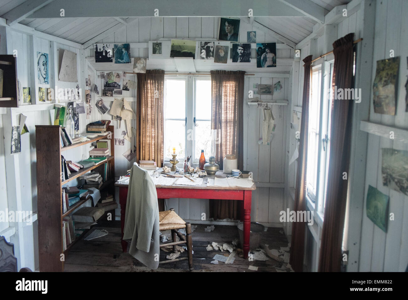 Famed poet Dylan Thomas famous Writing Shed overlooking River Taf ...