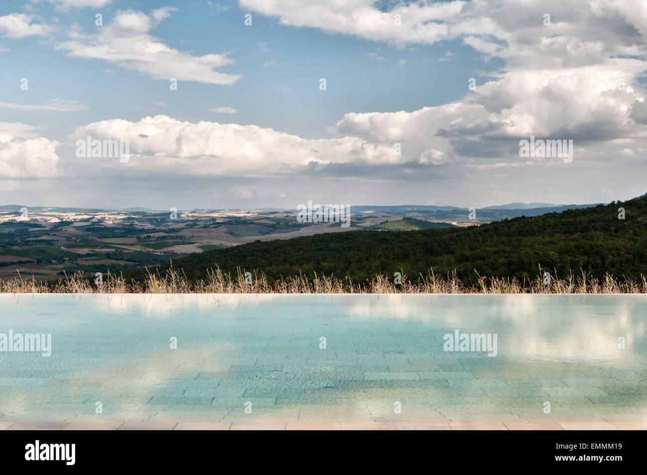 Infinity pool italy hi-res stock photography and images - Alamy