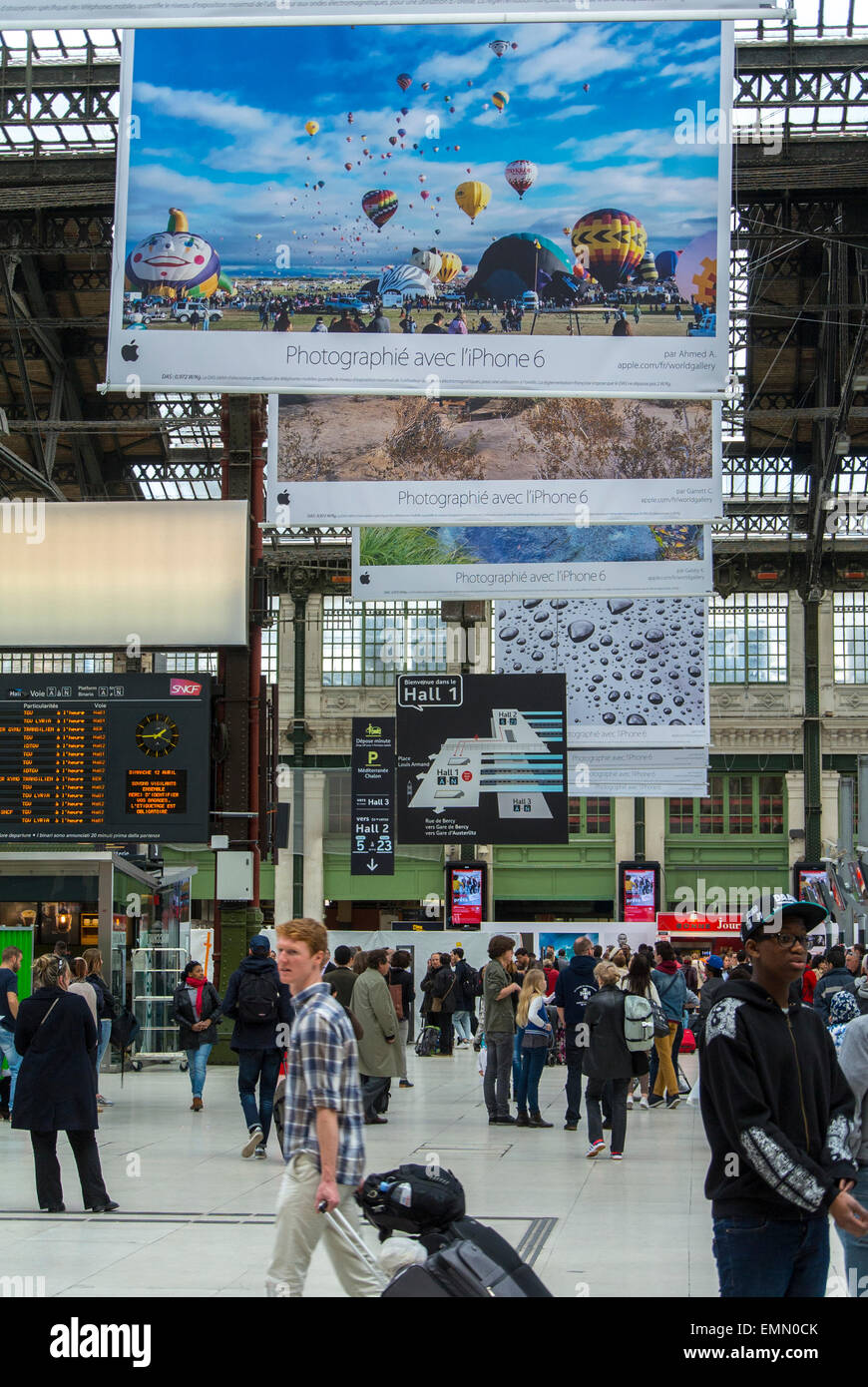 Billboard paris advertising billboards hi-res stock photography and ...
