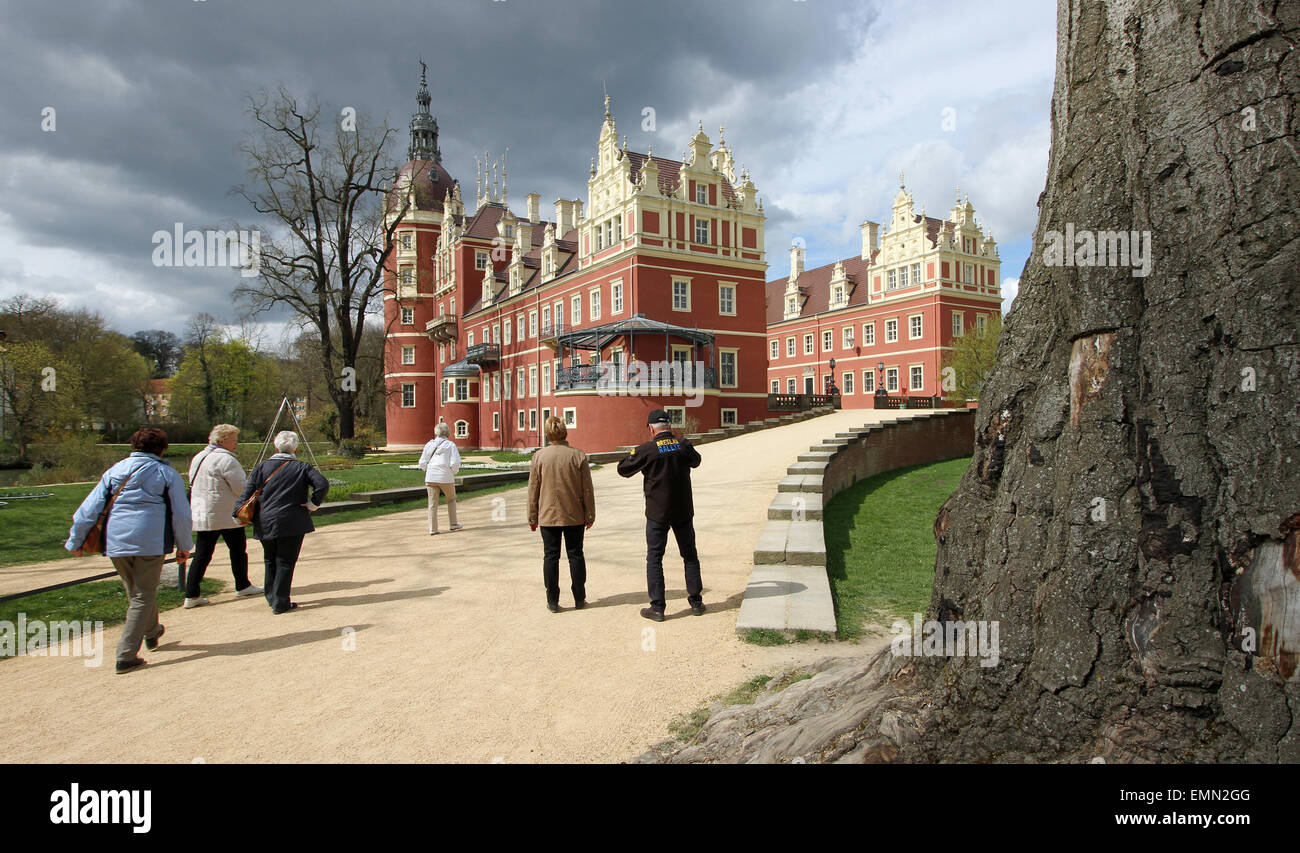 Bad Muskau, Germany. 21st Apr, 2015. A view of the new palace in Fuerst ...