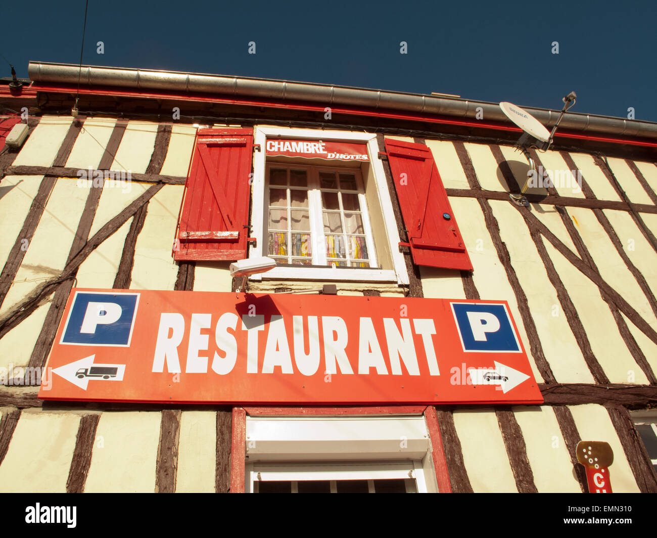 French restaurant exterior hi-res stock photography and images - Alamy