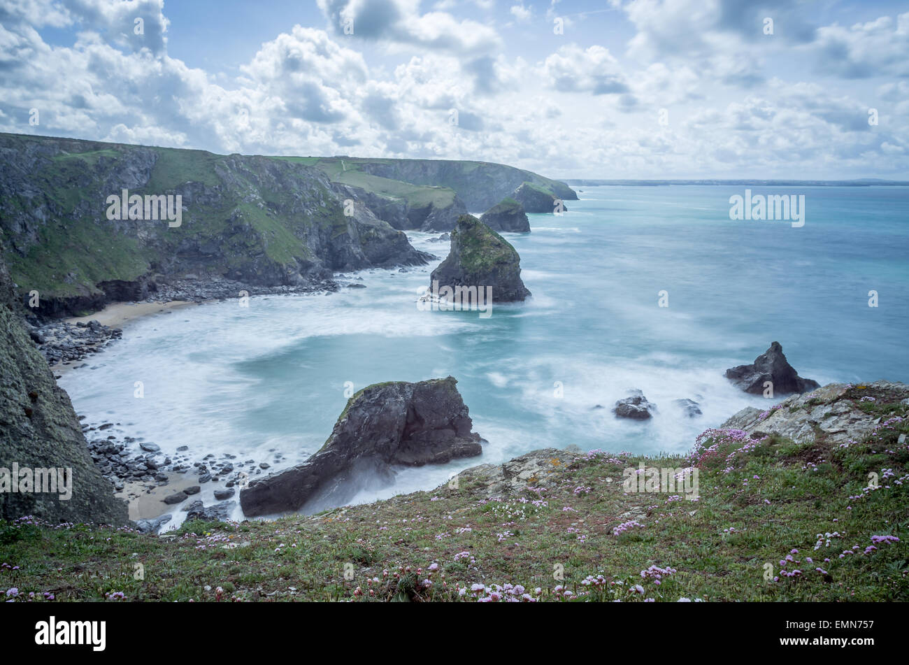 bedruthan steps cornwall england uk Stock Photo - Alamy