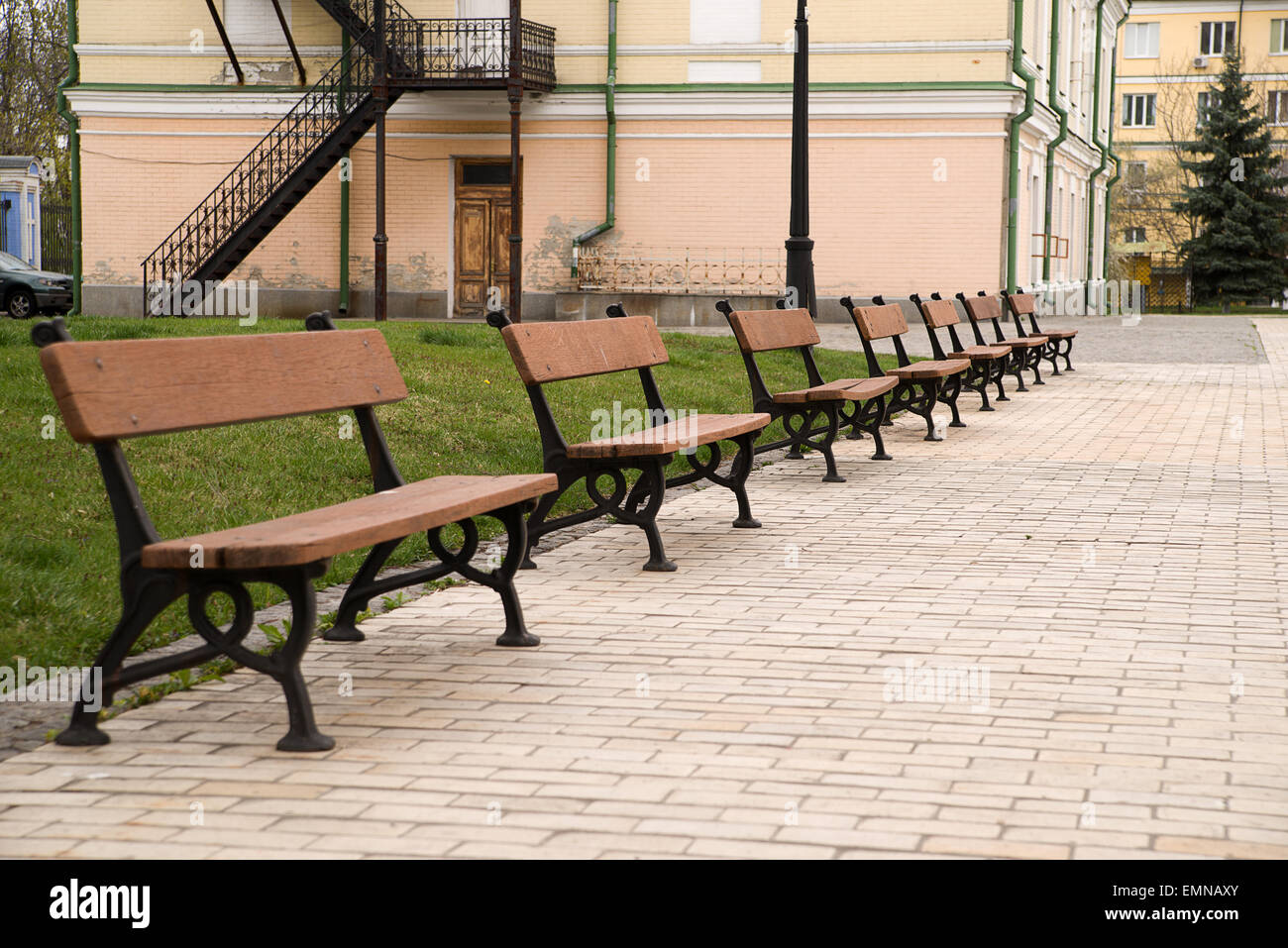 Sitting benches hi-res stock photography and images - Alamy