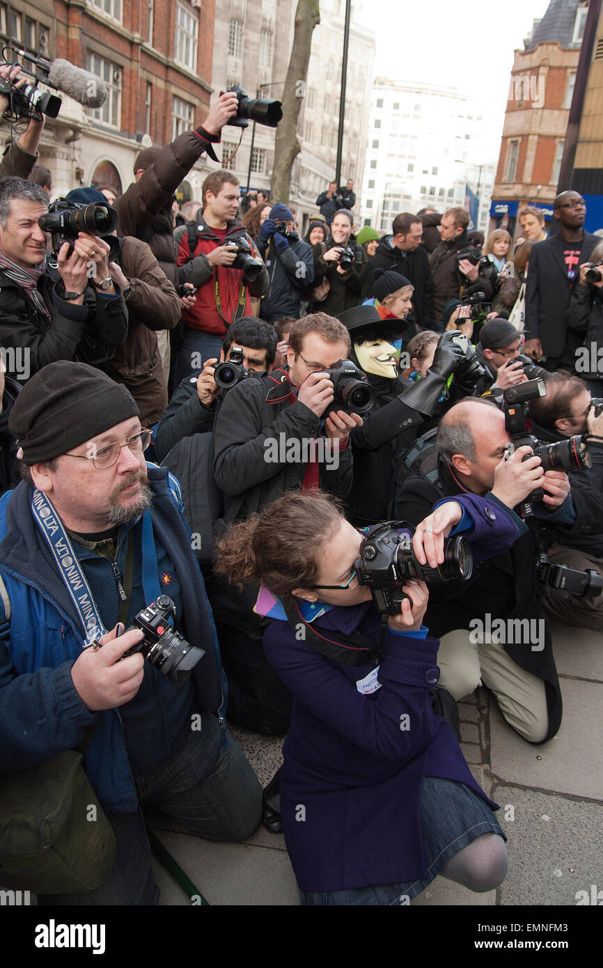 press photographers outside New Scotland Yard in London Stock Photo - Alamy
