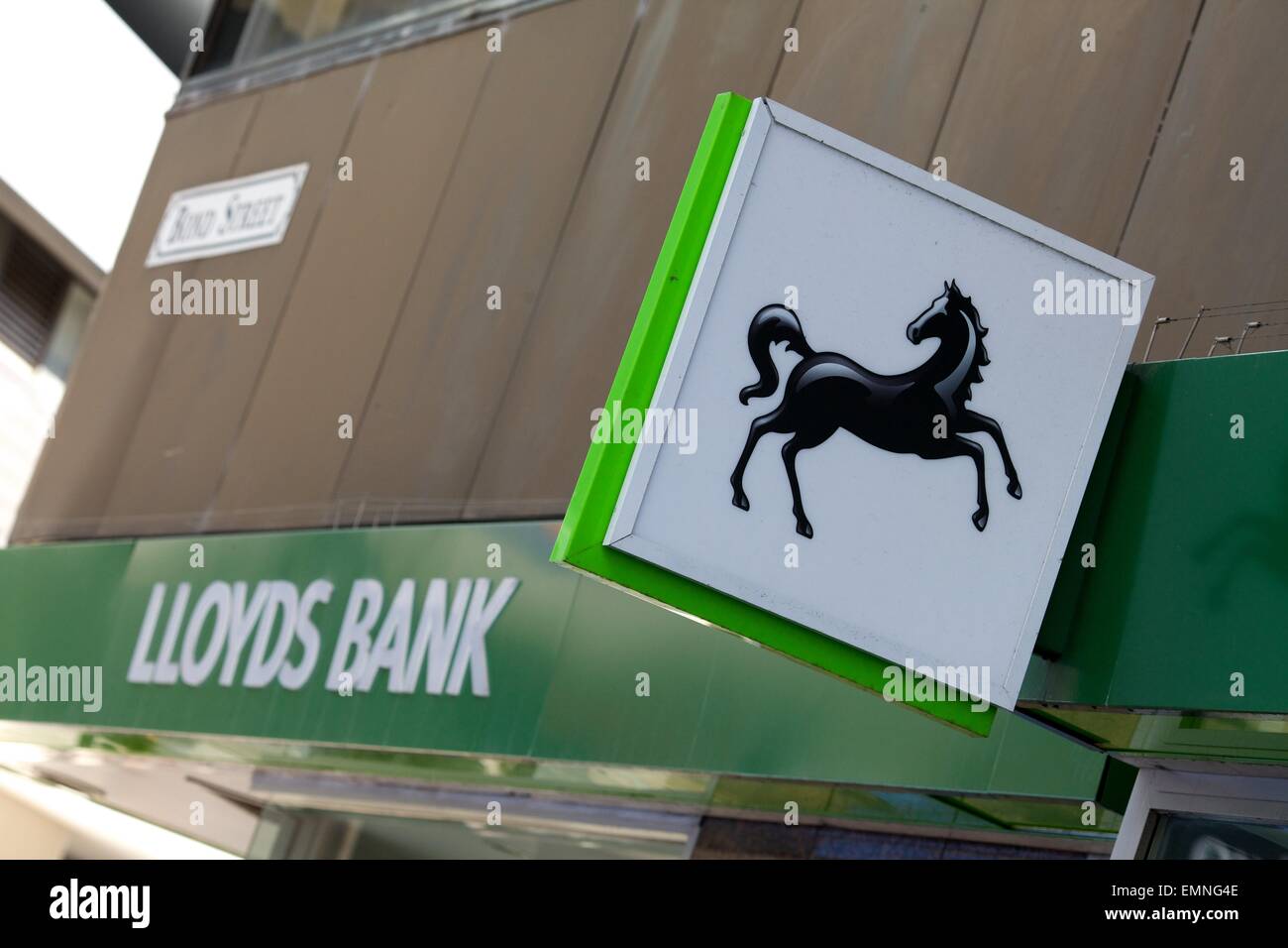 Lloyds bank signage hi-res stock photography and images - Alamy