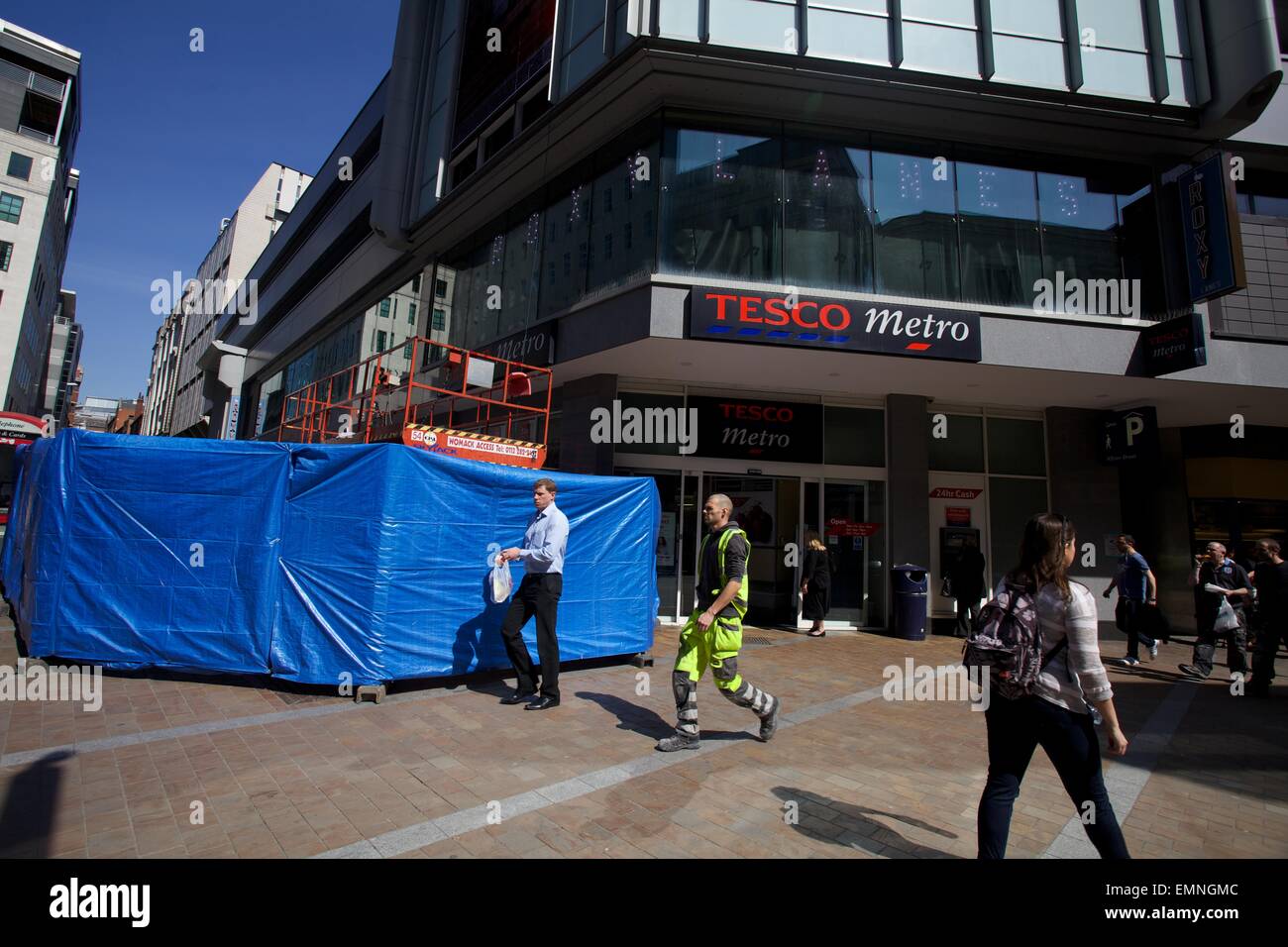 Tesco Metro store front in Leeds city centre Stock Photo - Alamy
