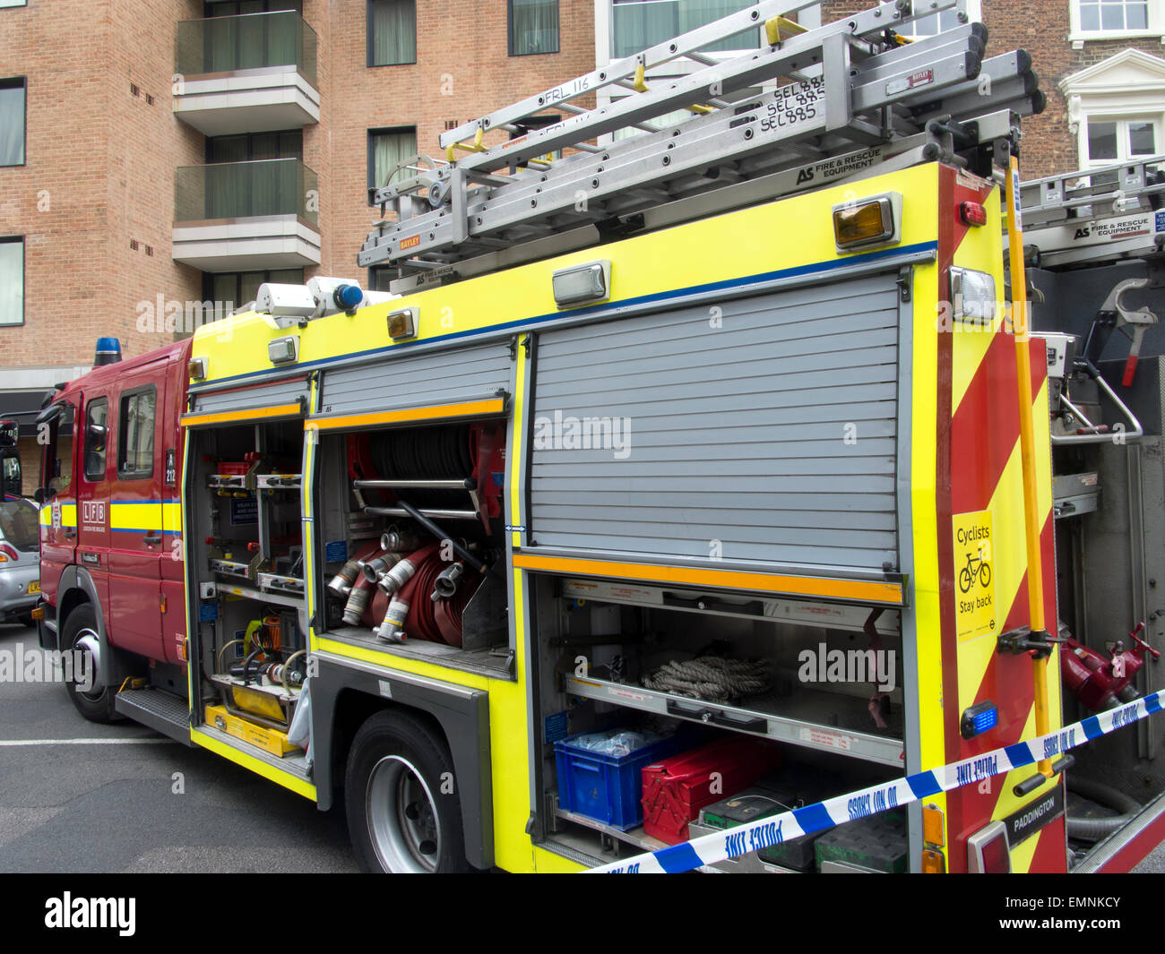 London emergency services london fire brigade hi-res stock photography ...