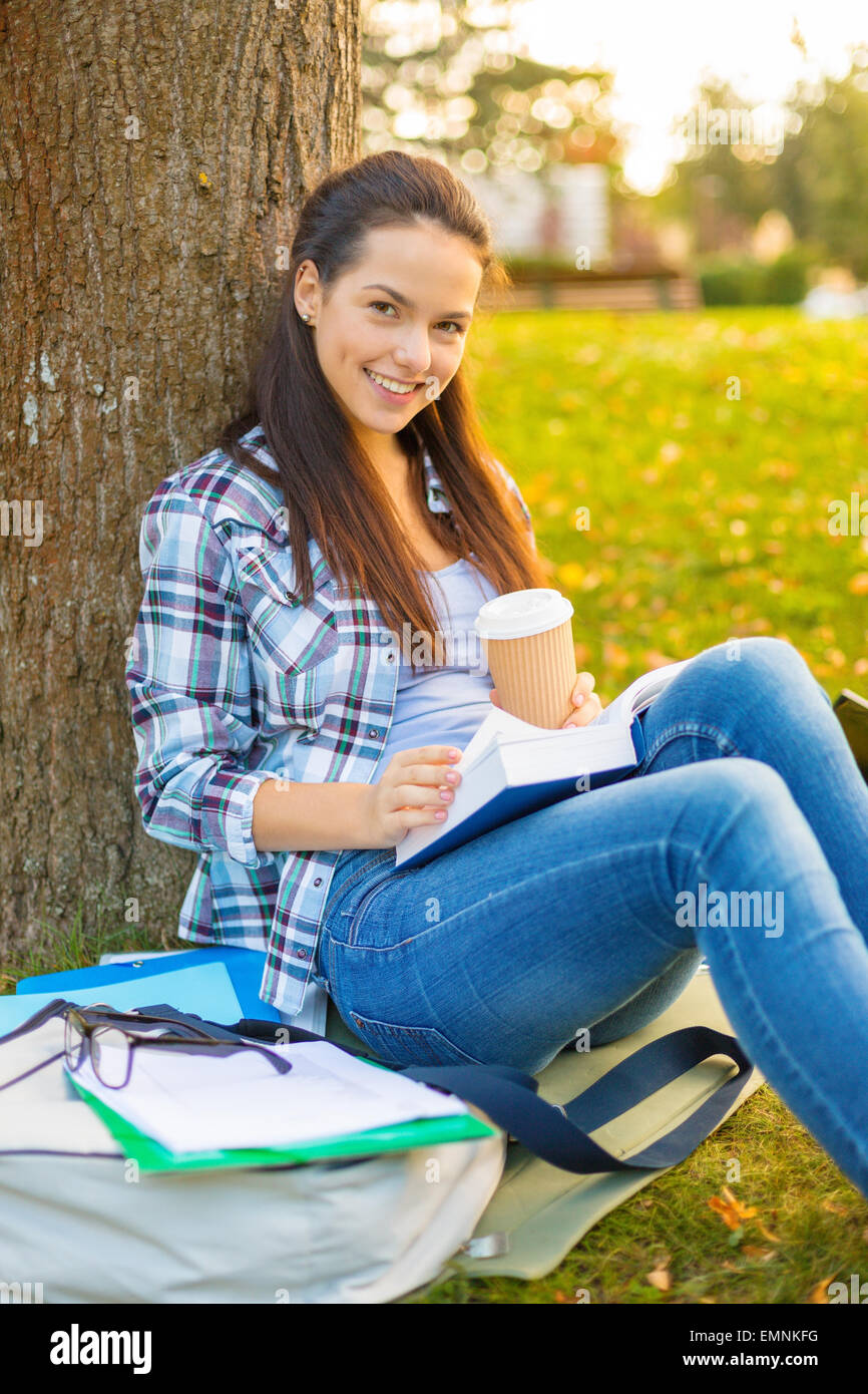 teenager reading book with take away coffee Stock Photo - Alamy