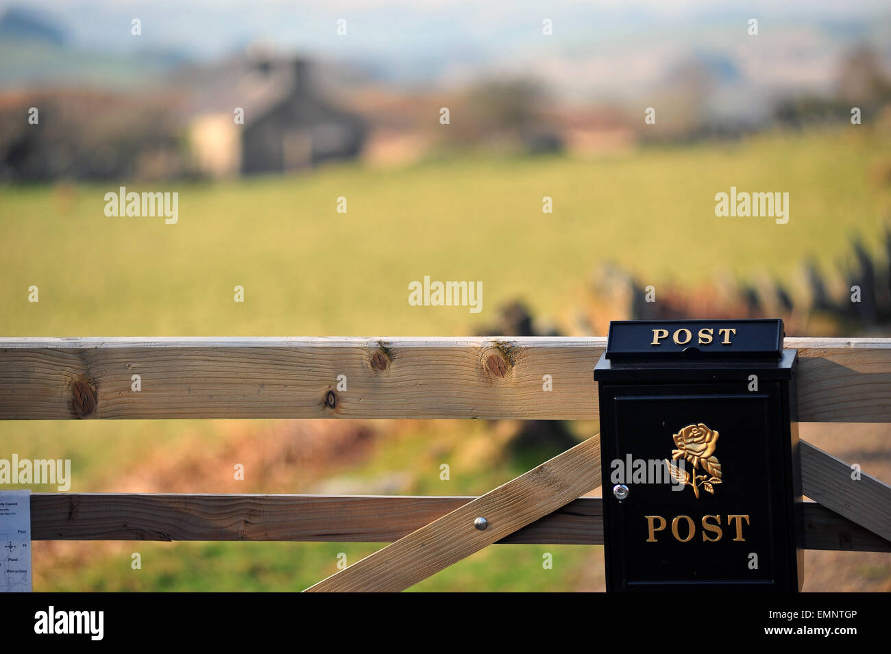 Gate post box hi-res stock photography and images - Alamy