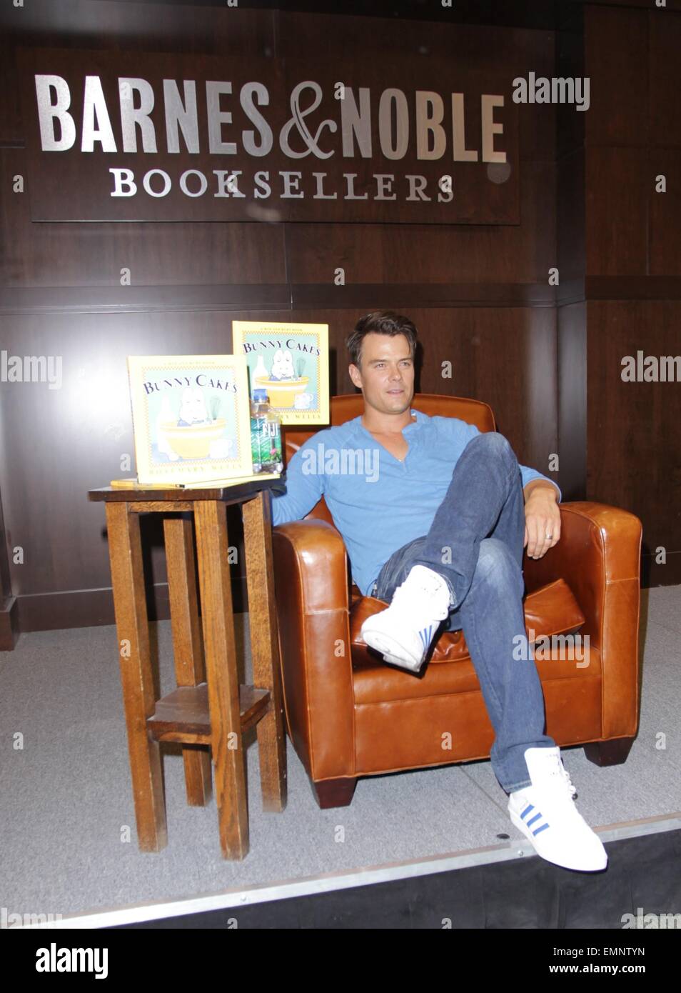 Josh Duhamel reads and signs the children's book 'Bunny Cakes' at ...