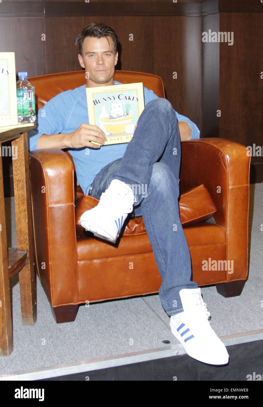 Josh Duhamel reads and signs the children's book 'Bunny Cakes' at ...