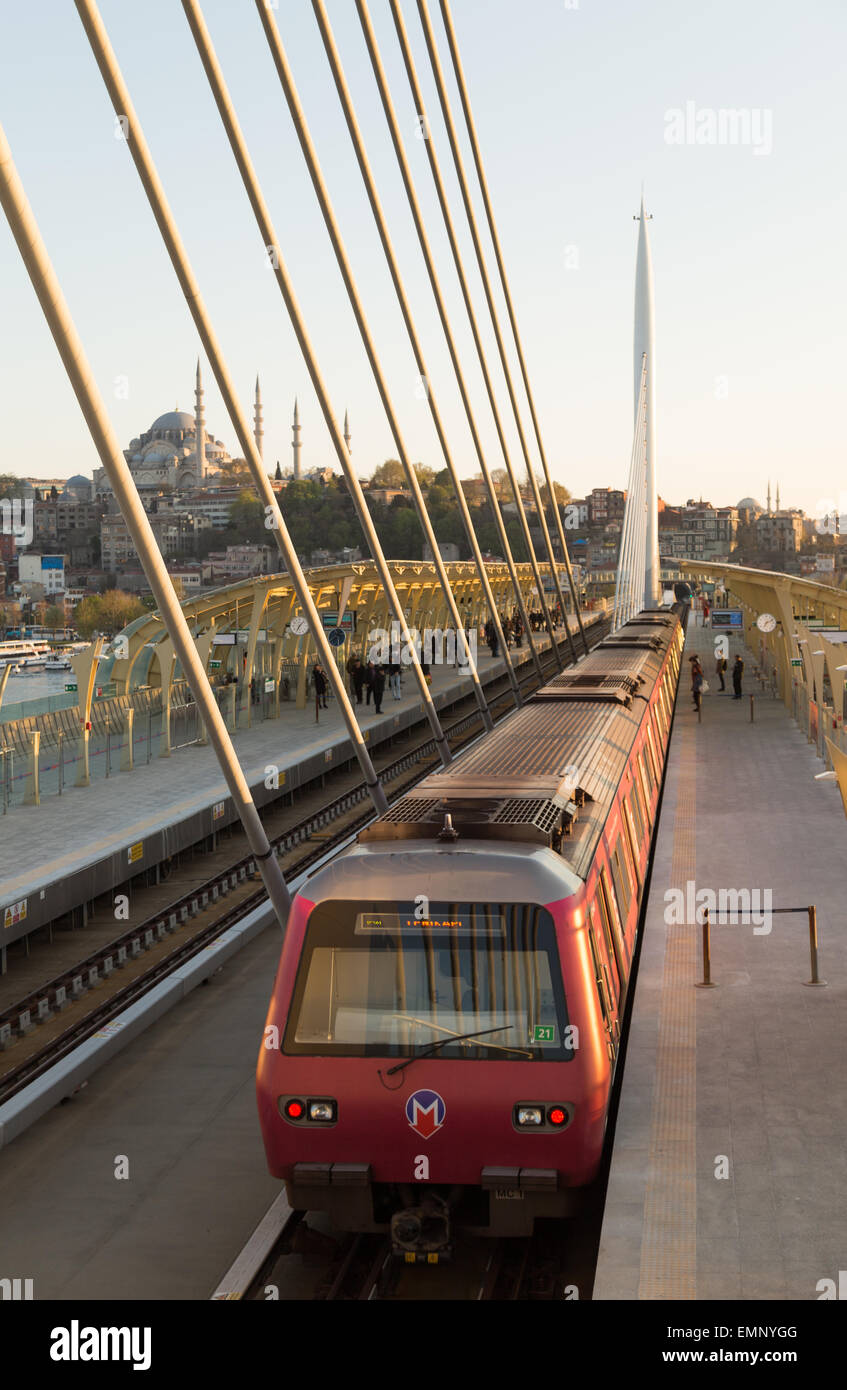 Metro train bridge hi-res stock photography and images - Alamy