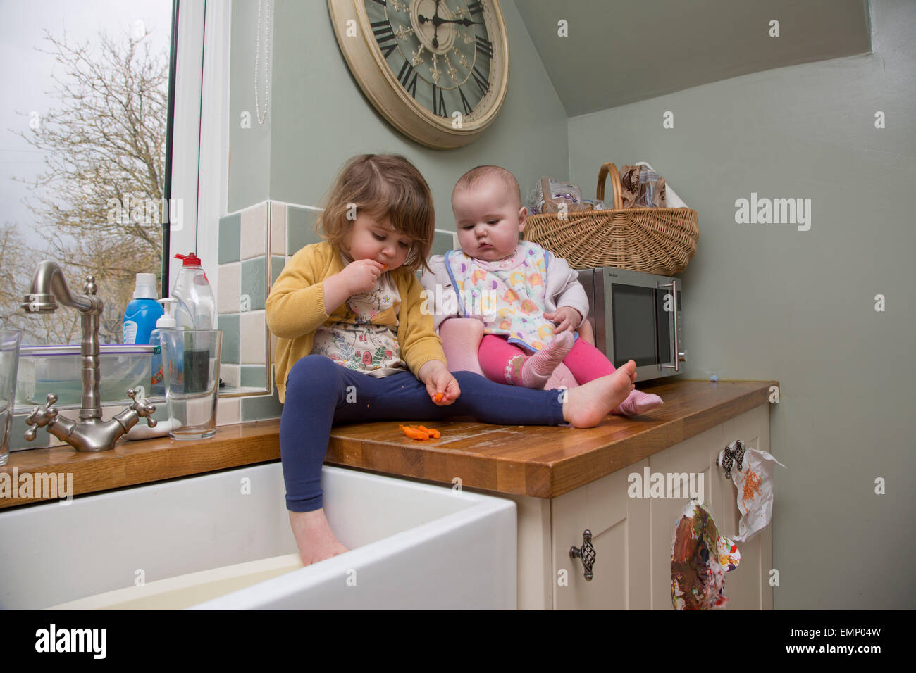Baby sitting on kitchen counter hi-res stock photography and images - Alamy