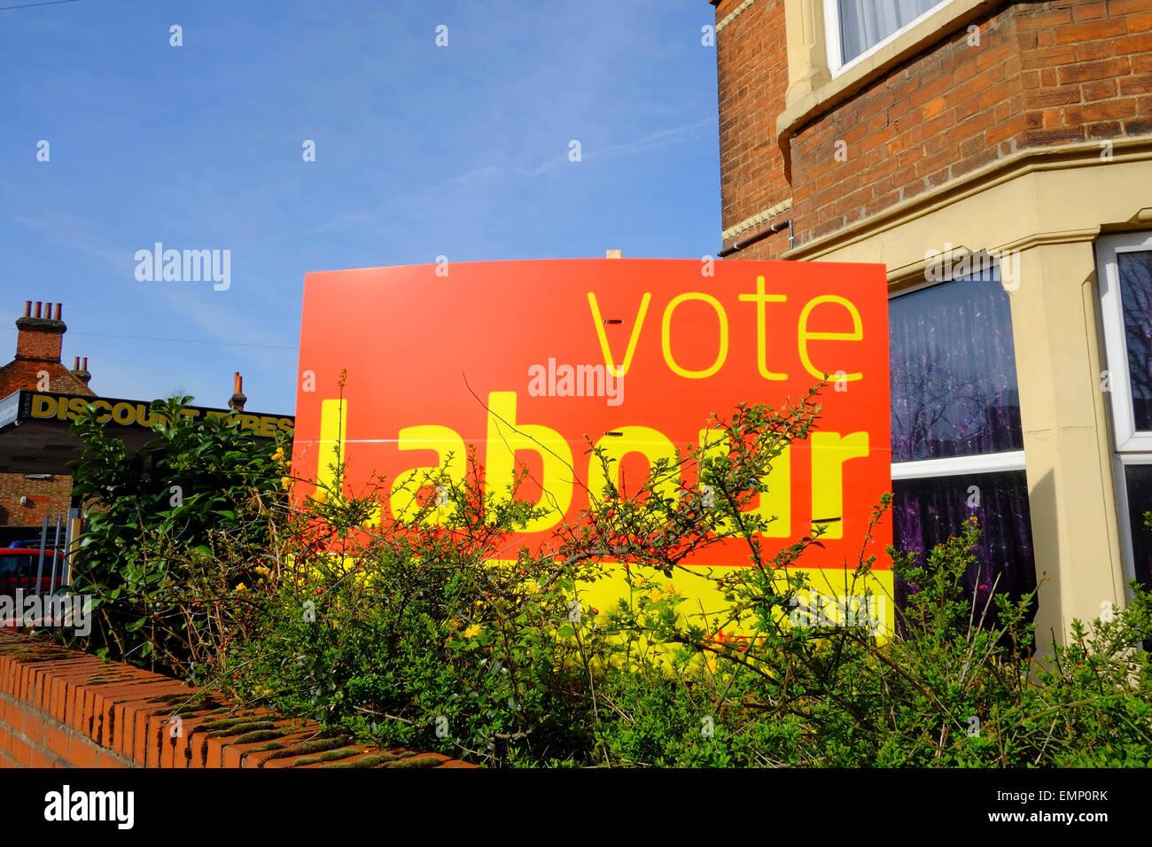 Vote Labour sign in garden of house in Bedford, Bedfordshire Stock ...