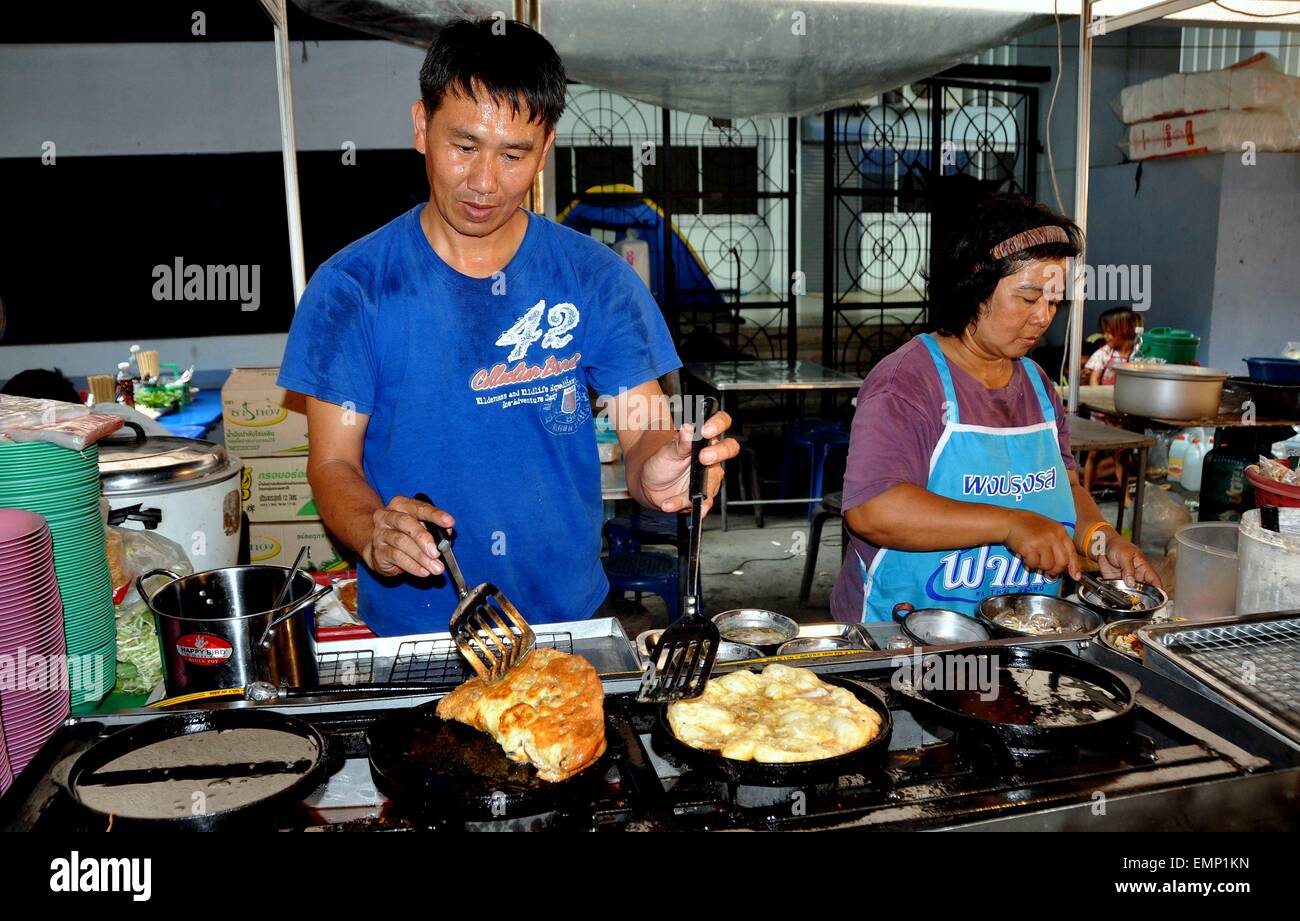 Outdoor food court hi-res stock photography and images - Alamy