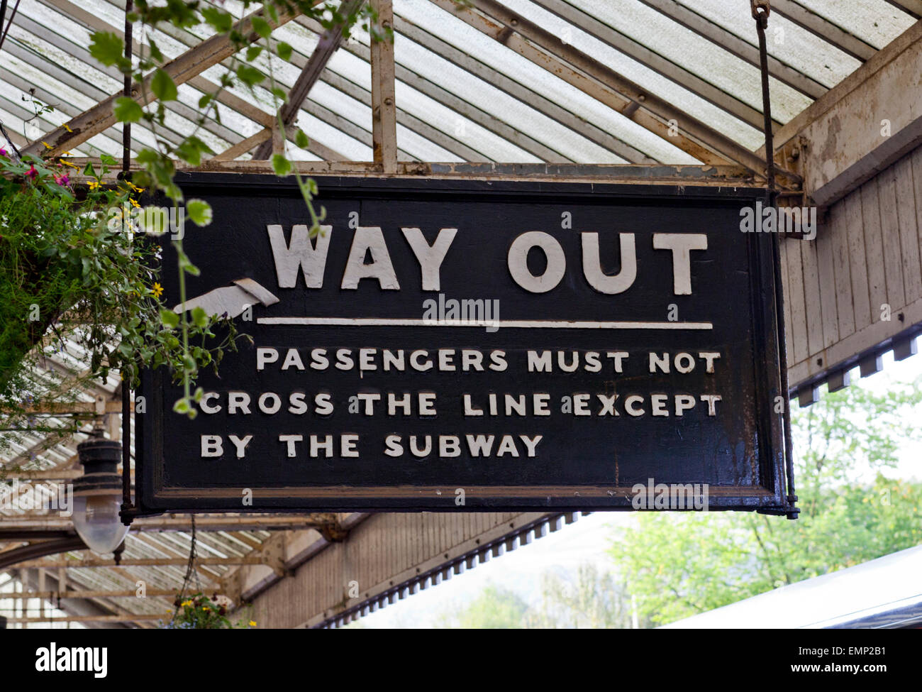 Old railway platform hi-res stock photography and images - Alamy