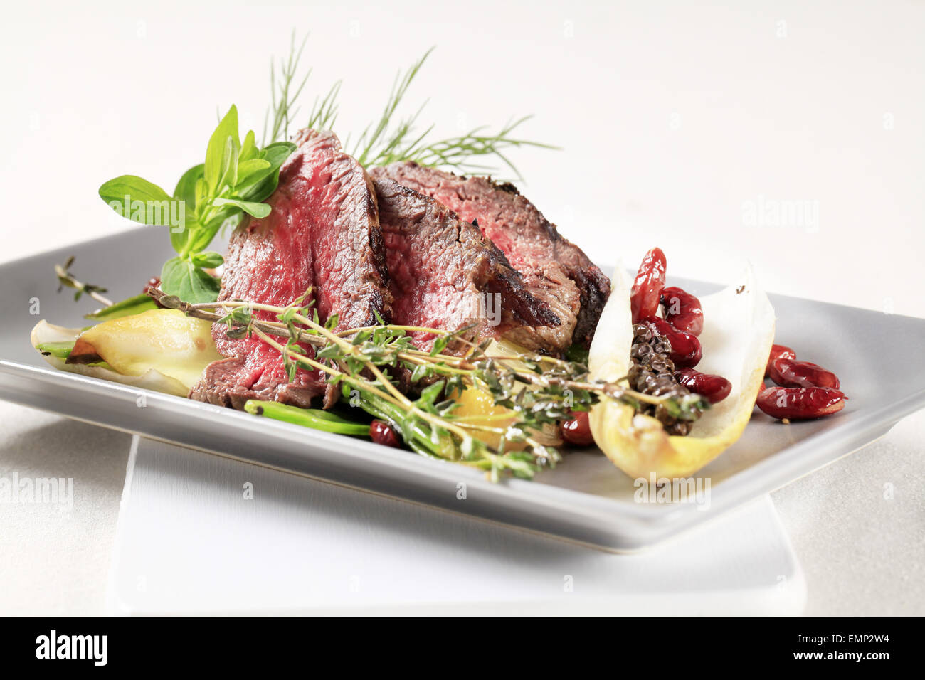 Slices of roast beef and vegetable garnish Stock Photo - Alamy