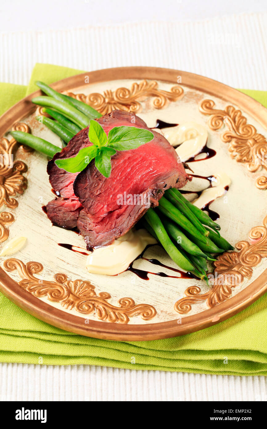 Slices of roast beef and string beans Stock Photo - Alamy