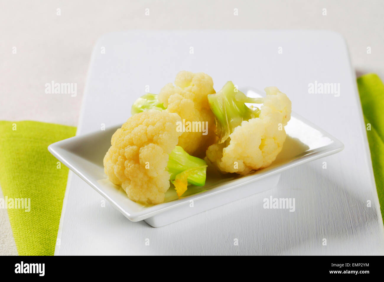 Pieces of cooked cauliflower Stock Photo - Alamy