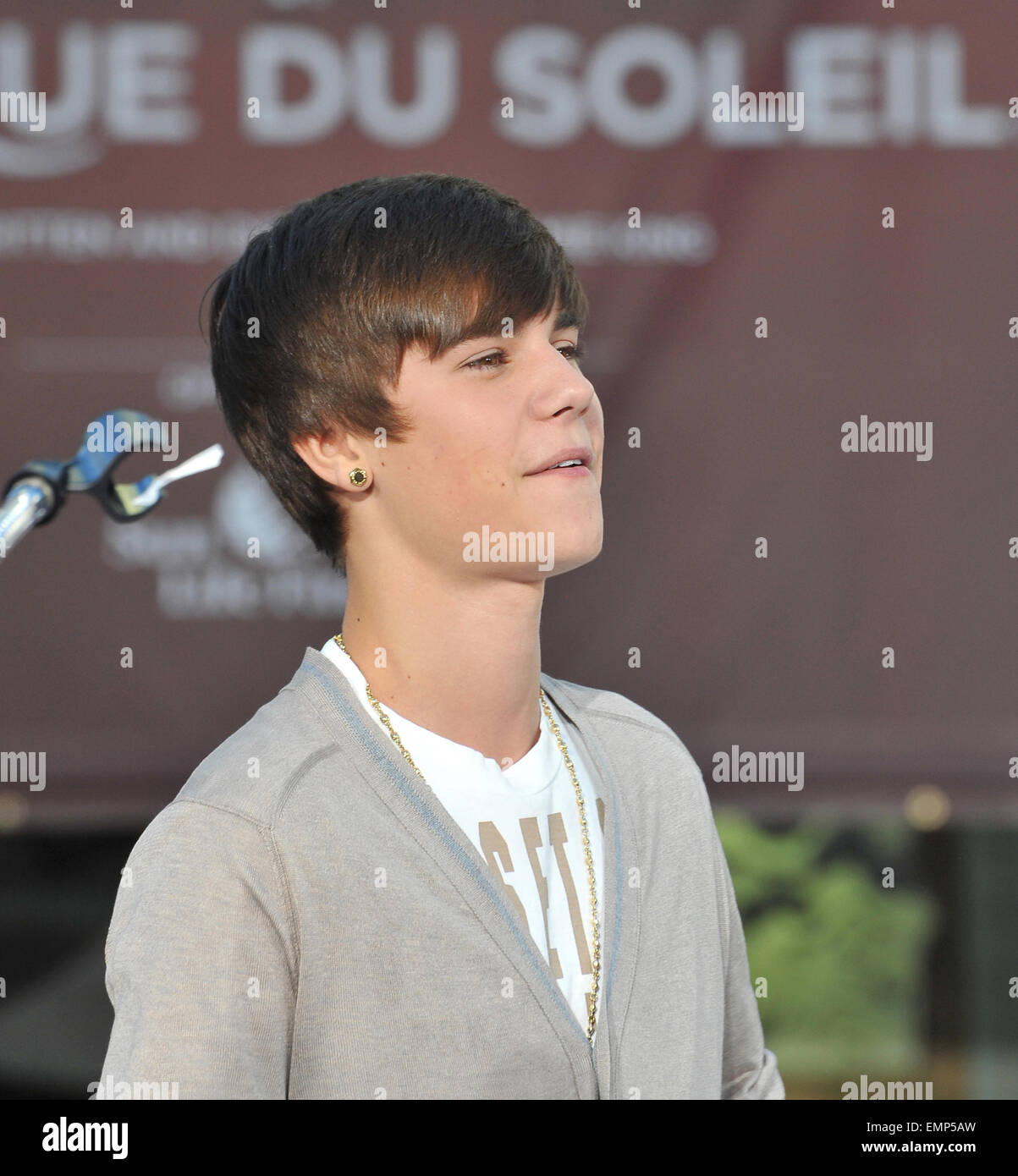 LOS ANGELES, CA - JANUARY 26, 2012: Singer Justin Bieber on Hollywood ...