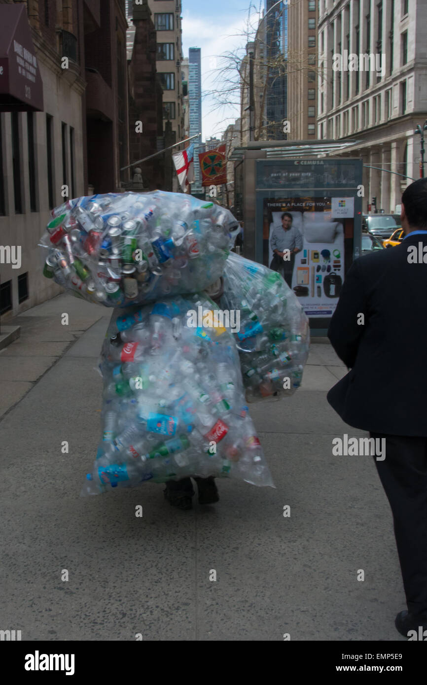 Recycling aluminum soda cans hi-res stock photography and images - Alamy