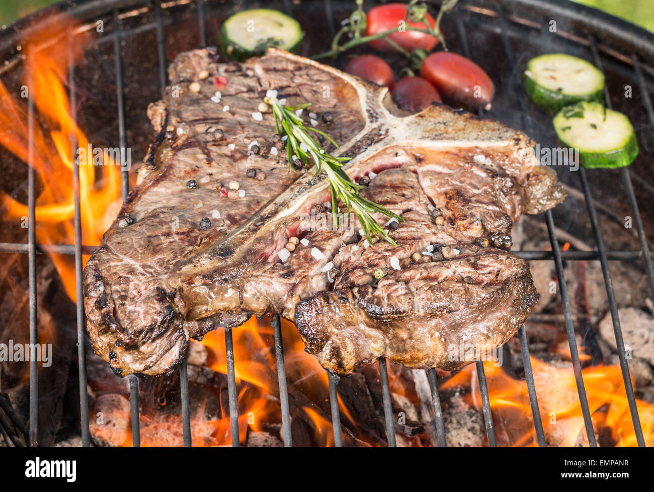 T bone steak on charcoal grill hi-res stock photography and images - Alamy