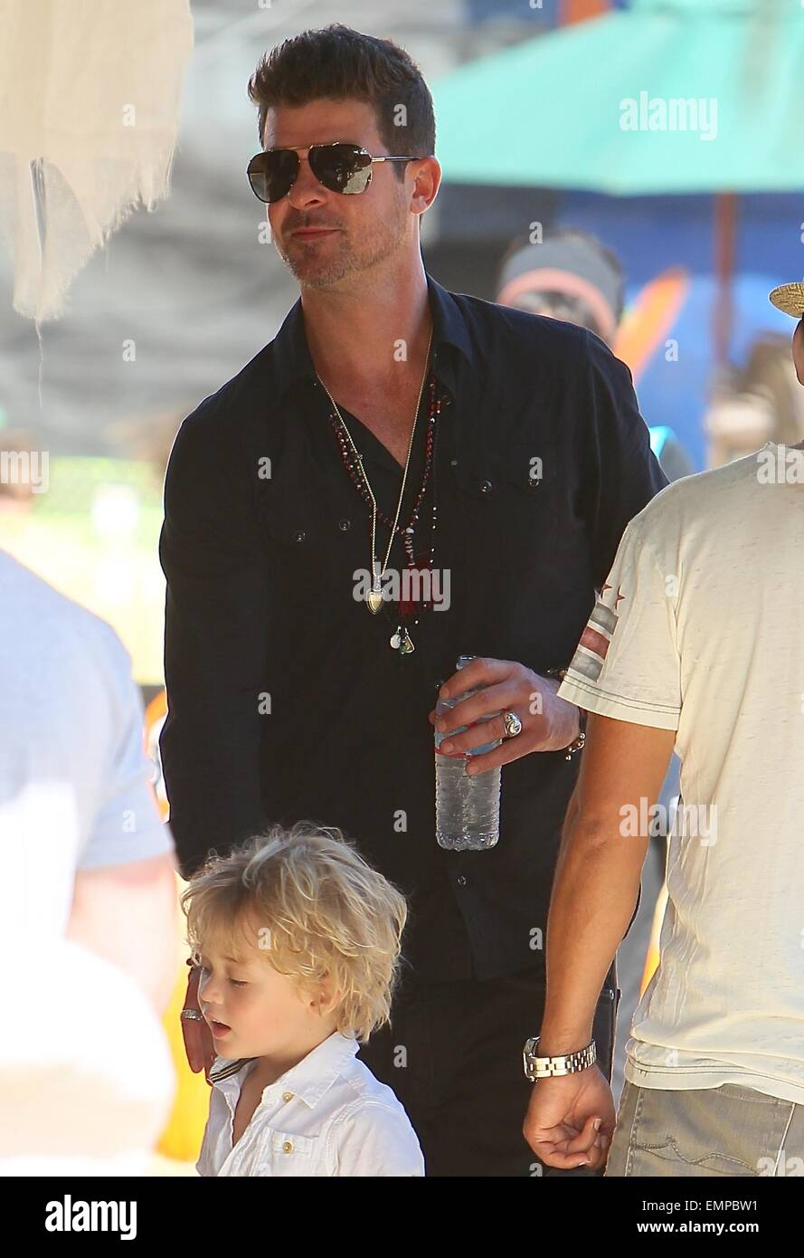 Robin Thicke visits Mr. Bones Pumpkin Patch with his son Julian ...