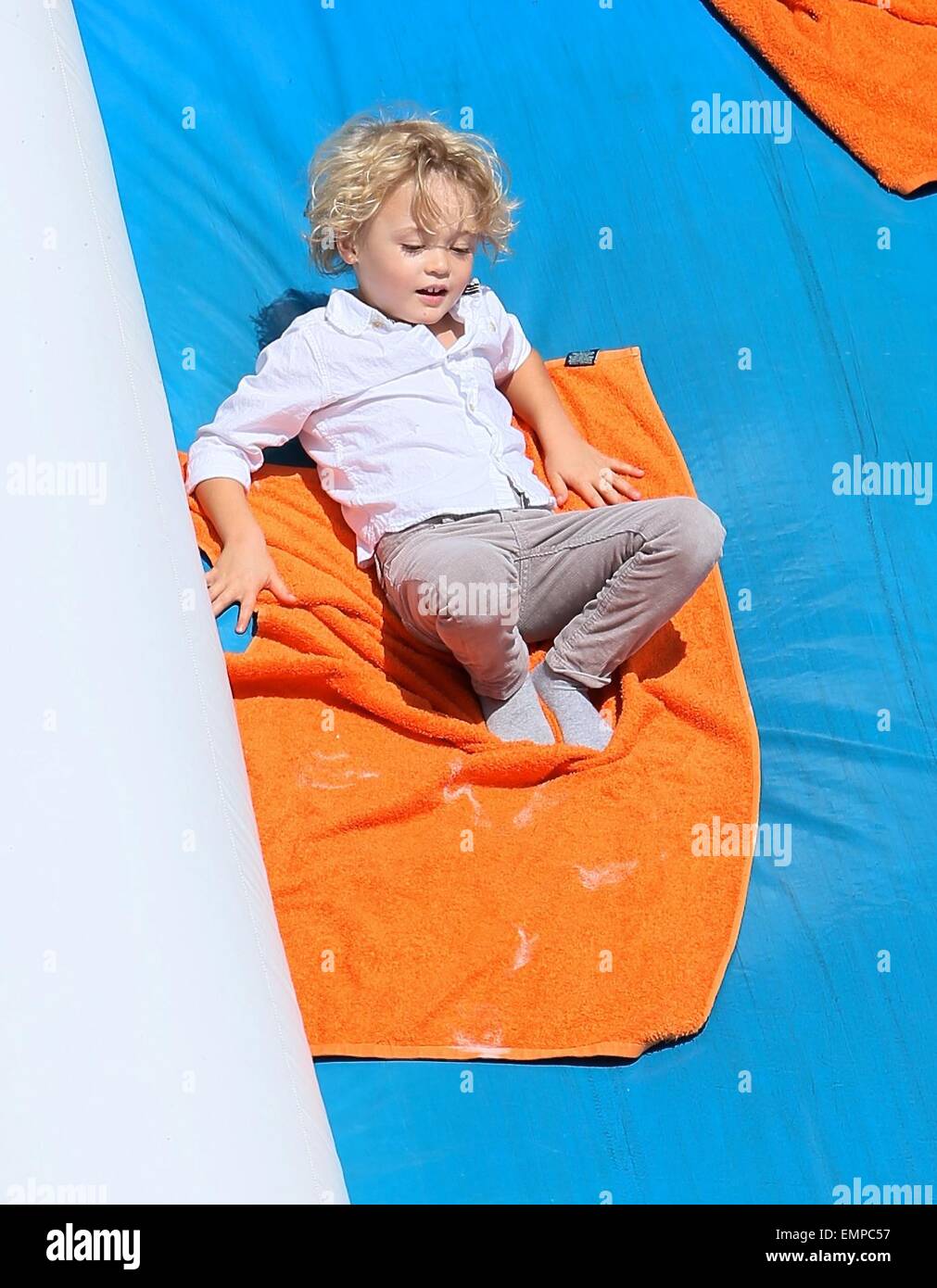 Robin Thicke visits Mr. Bones Pumpkin Patch with his son Julian ...